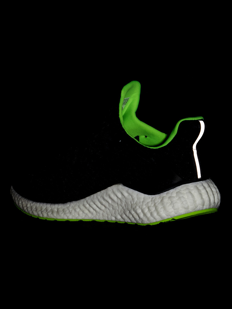 Кроссовки мужские adidas Alphaboost Shoes черный/белый/зеленый цвет ...